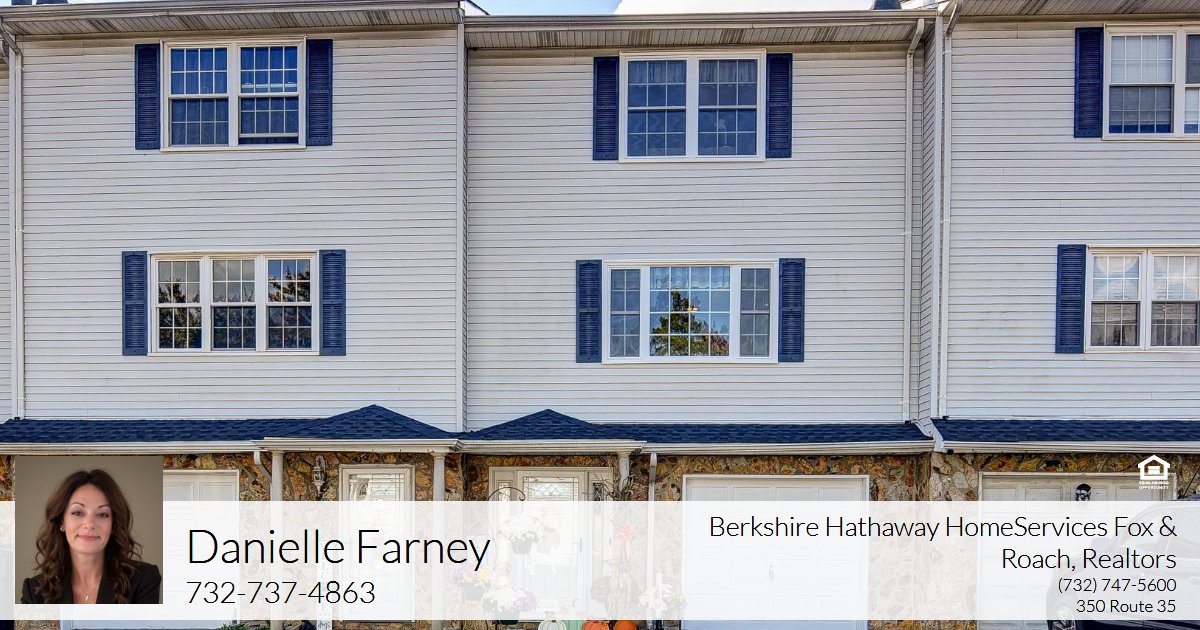 9 Dutch Ln, Hazlet, NJ 07730